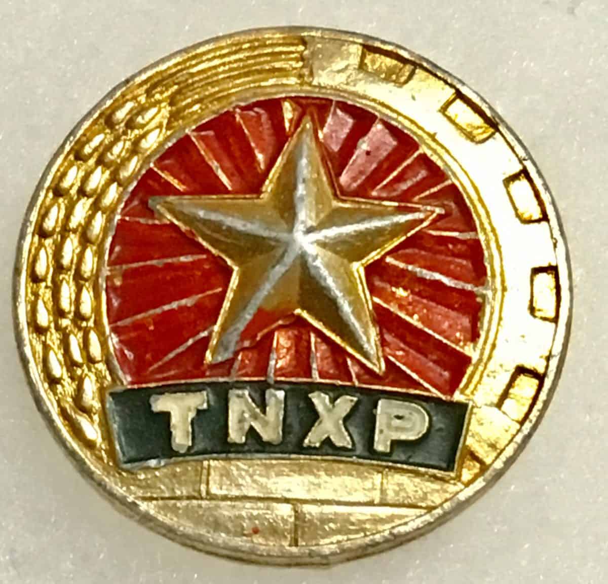 North Vietnamese Army Cap Badge Assault Youth TNXP - Enemy Militaria