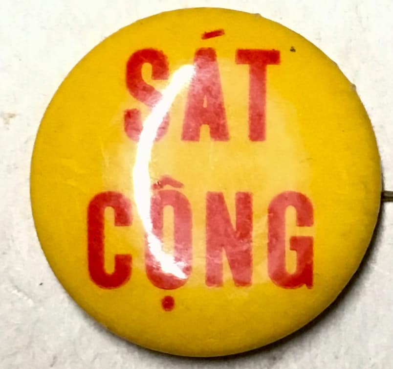 US Vietnam War SAT CONG button - Enemy Militaria