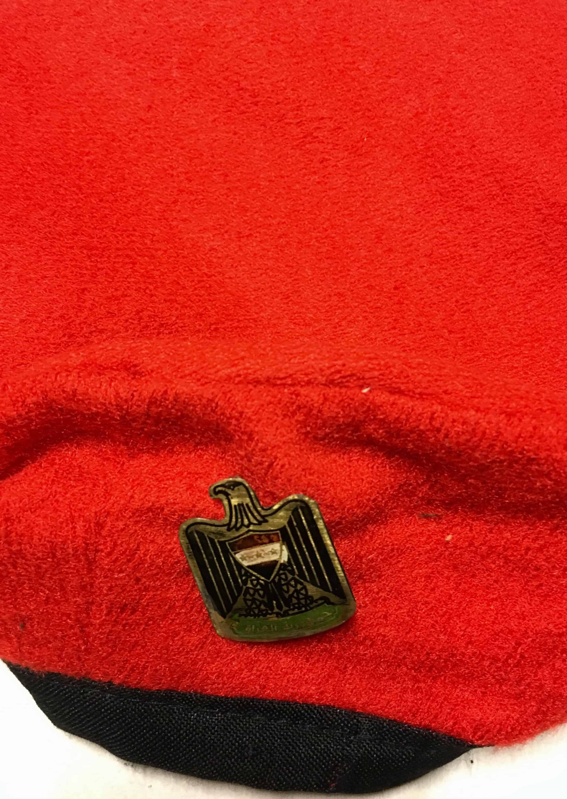 Iraqi Military Police Red Beret OIF with Badge - Enemy Militaria