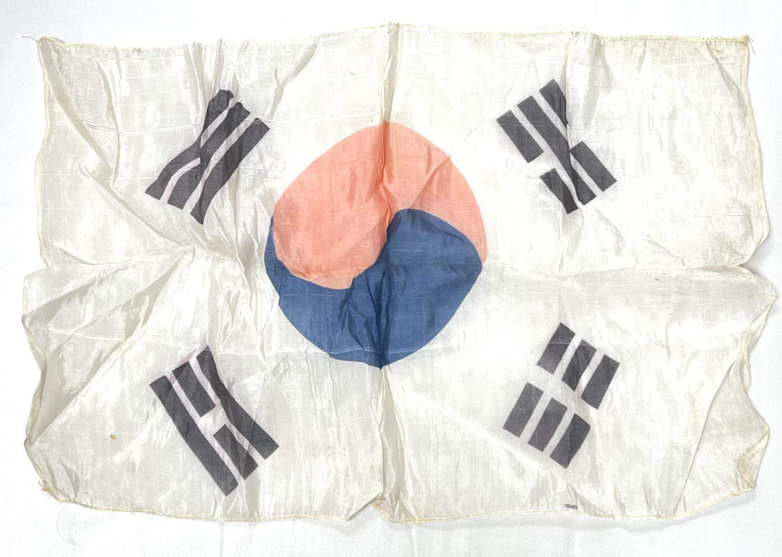 Korean War South Korean ROK Flag Silk - Enemy Militaria