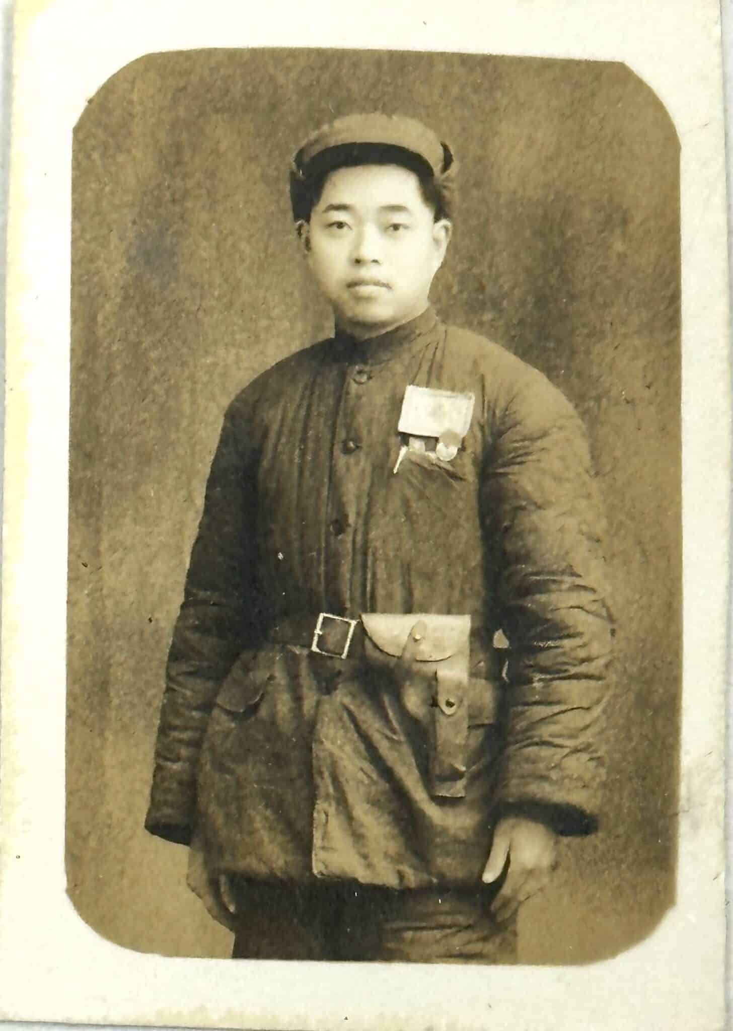 Chinese Korean War photograph - officer wearing Type 51 Tokarev pistol ...