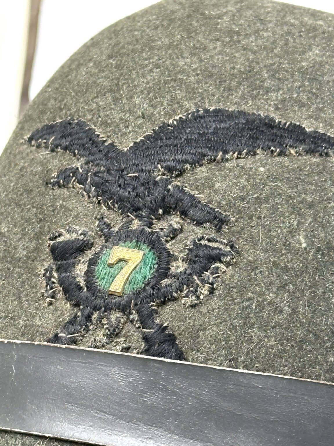 WW2 Italian 7th Alpine Regiment Alpini Hat and Badge - Enemy Militaria