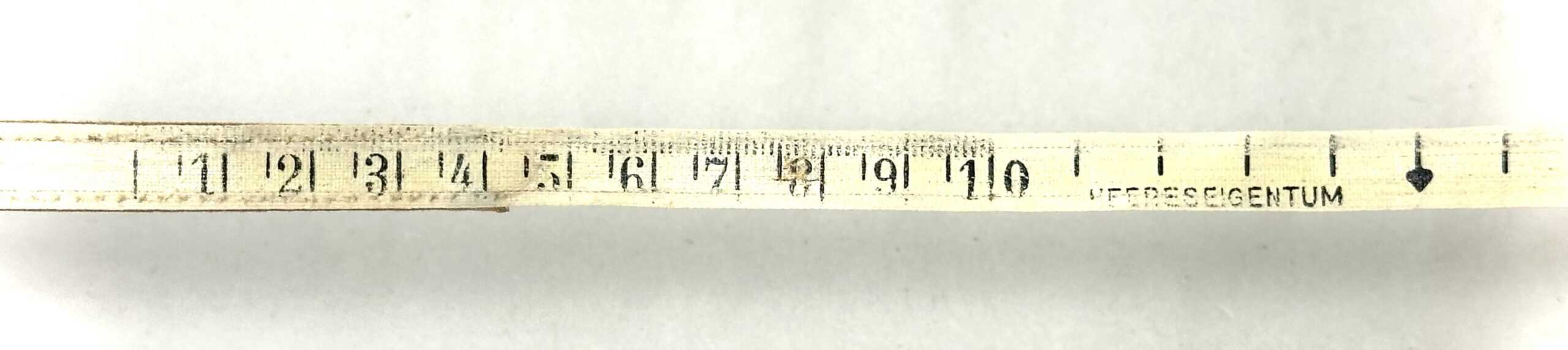 WW2 German Military Issue 20m Tape Measure 1942 - Enemy Militaria