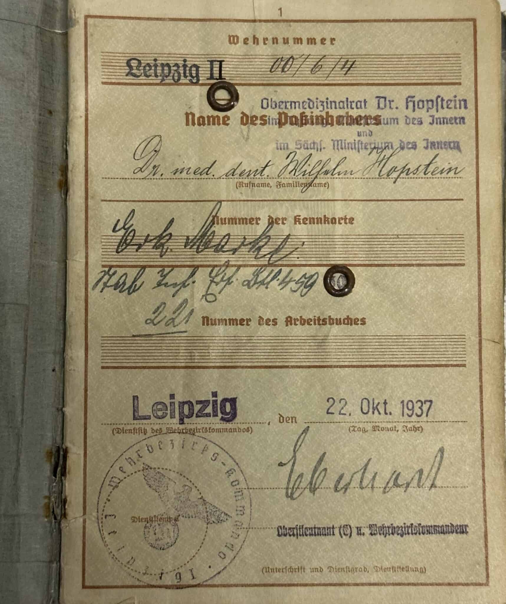 WW2 German Wehrpass to Doctor who served in Italy was also in WW1 ...